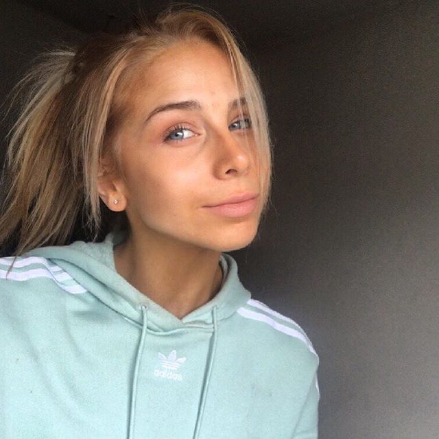 Fitness Influencer Hannah Barry Gets Real About Building Abs
