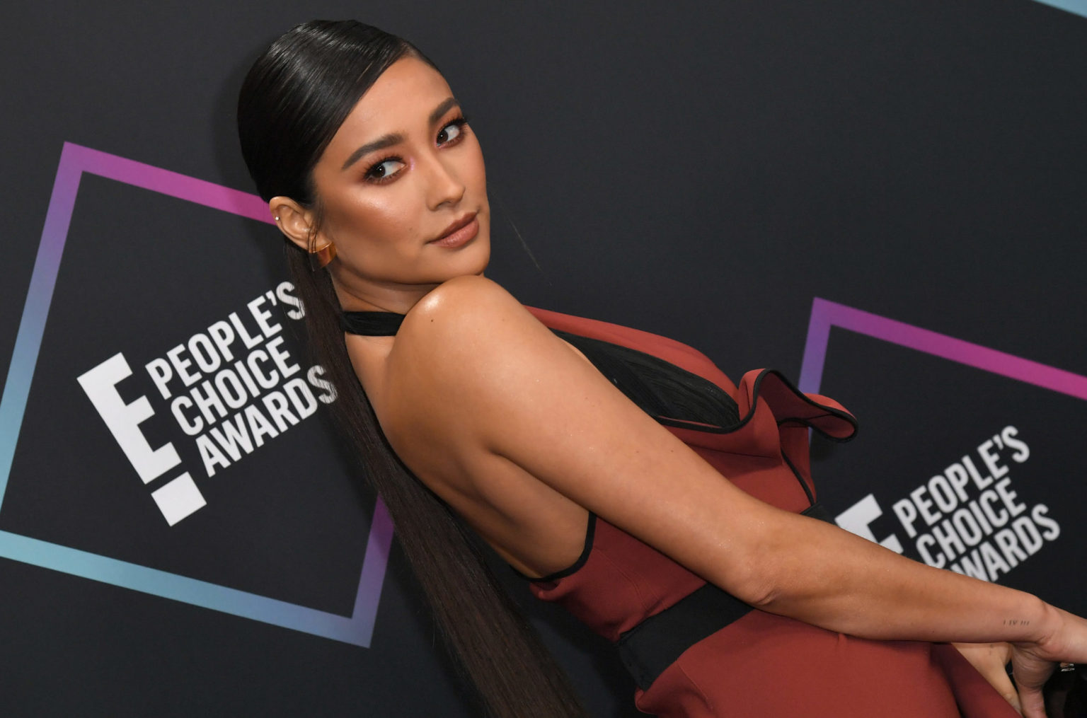 Shay Mitchell Explains Her “4 Weeks of Focus” Fitness Challenge