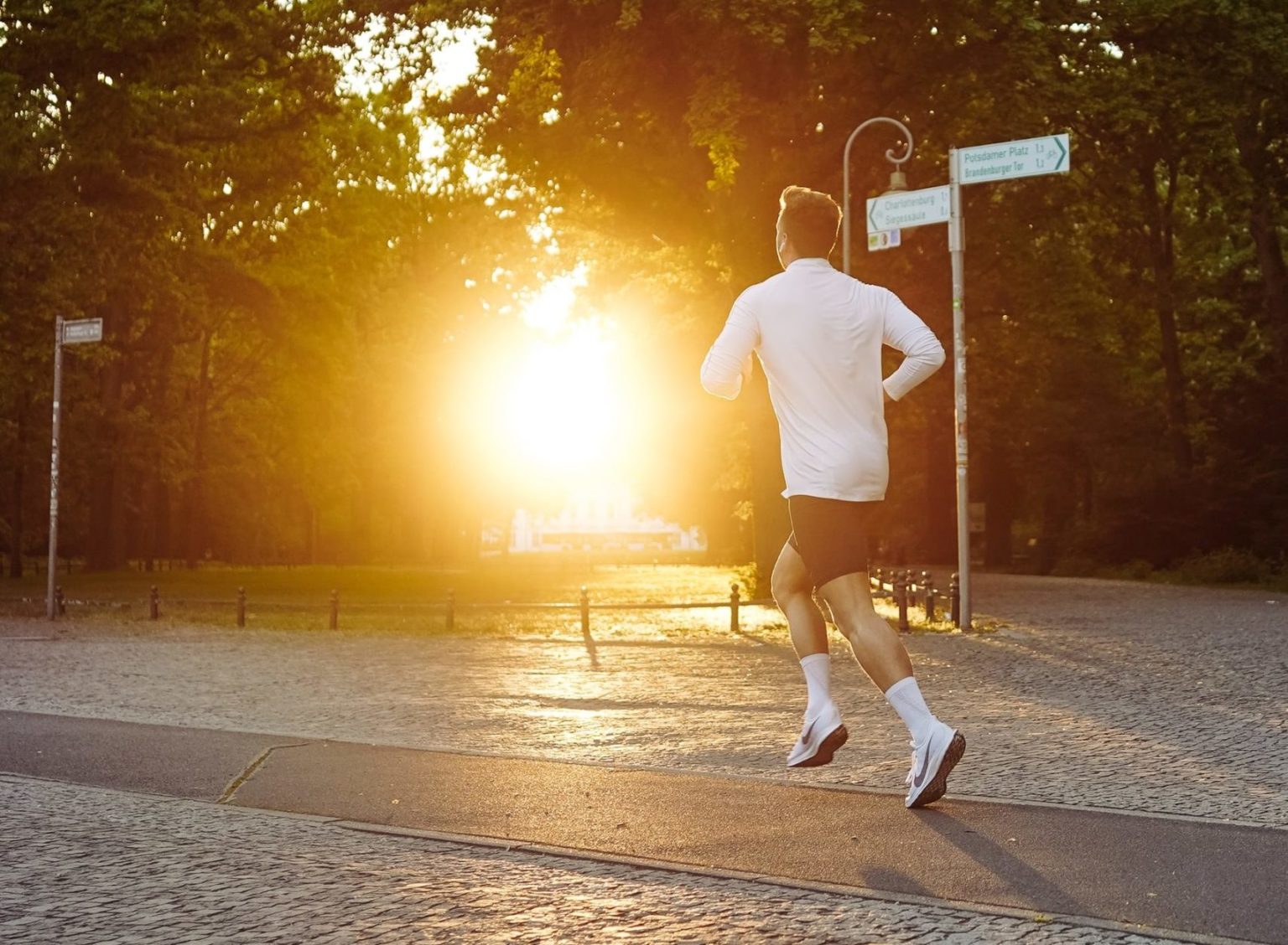 Best Tips for Running in the Summer Heat - yourdailysportfix.com