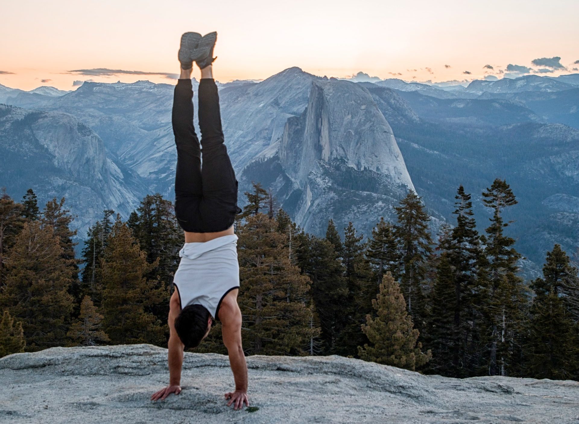 How to Protect Your Wrists When Practicing Handstands ...