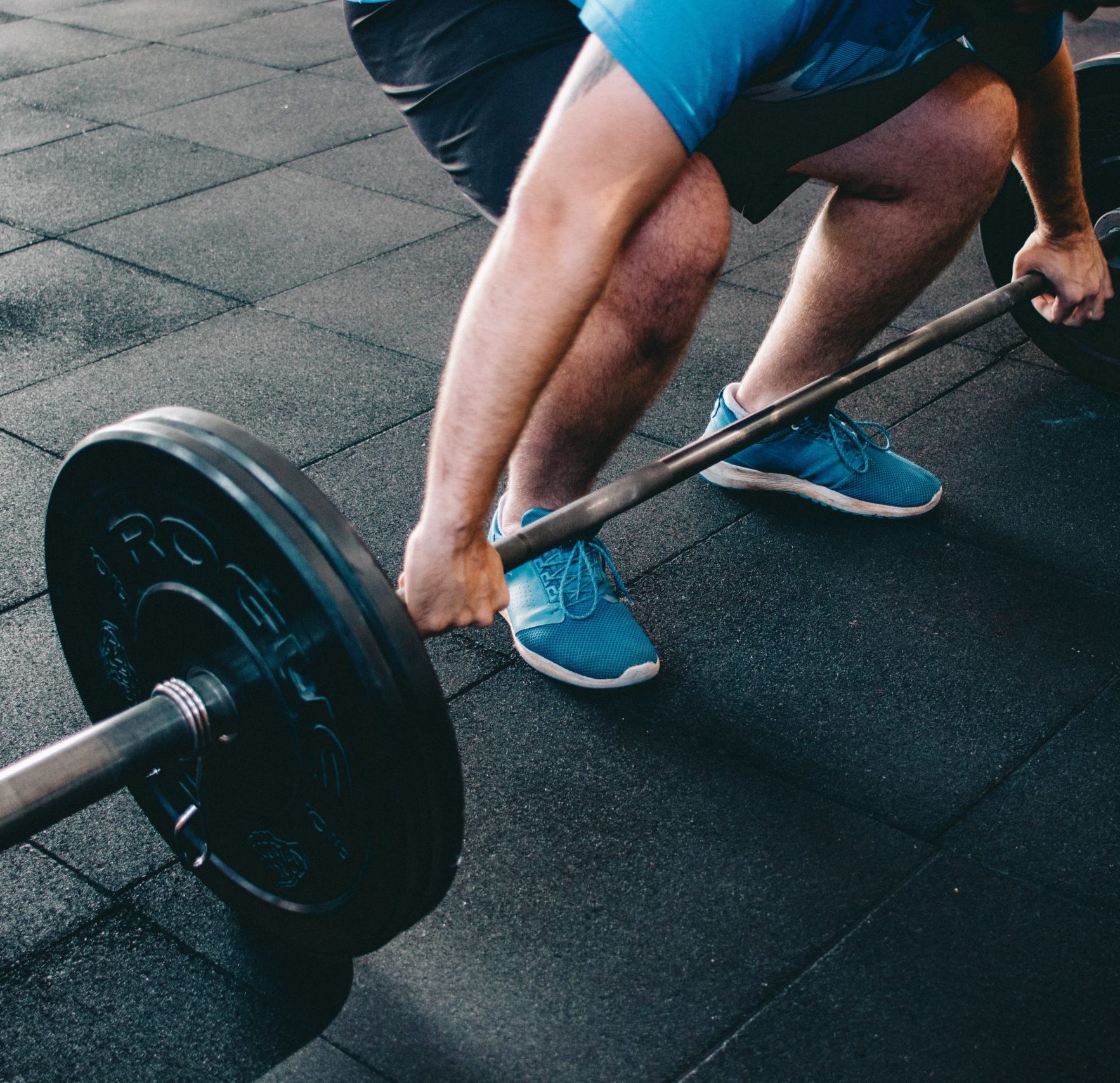 This Hack to Load Heavy Plates Will Save Your Back - yourdailysportfix.com
